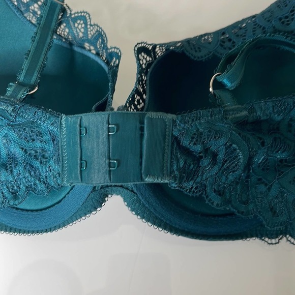 Wacoal | Intimates & Sleepwear | Wacoal Raffine Plunge Bra Emerald 32dd ...